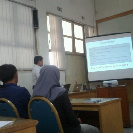 Ruang sidang 384 ftp ugm - College Classroom in Sleman