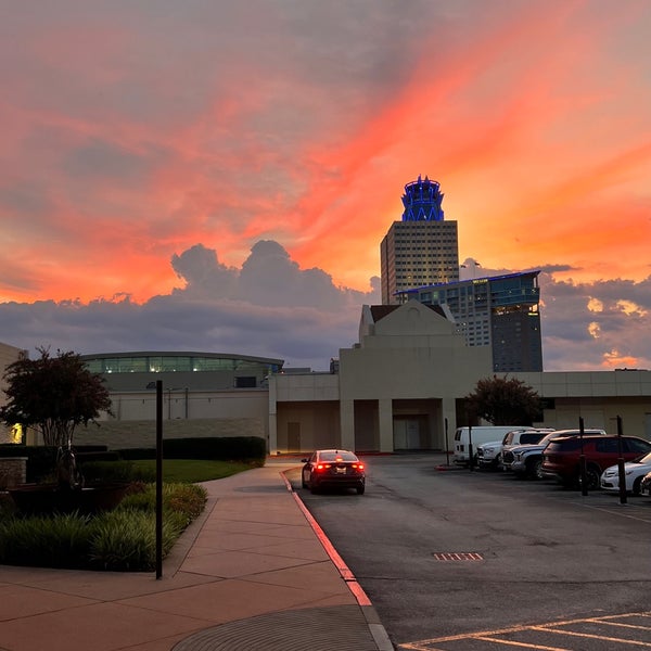 Memorial City Mall - Shopping Mall