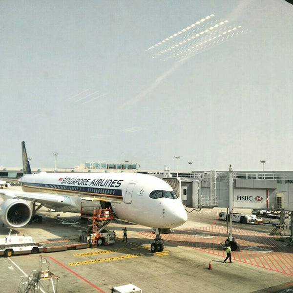 Gate E22 - Airport Gate in Changi