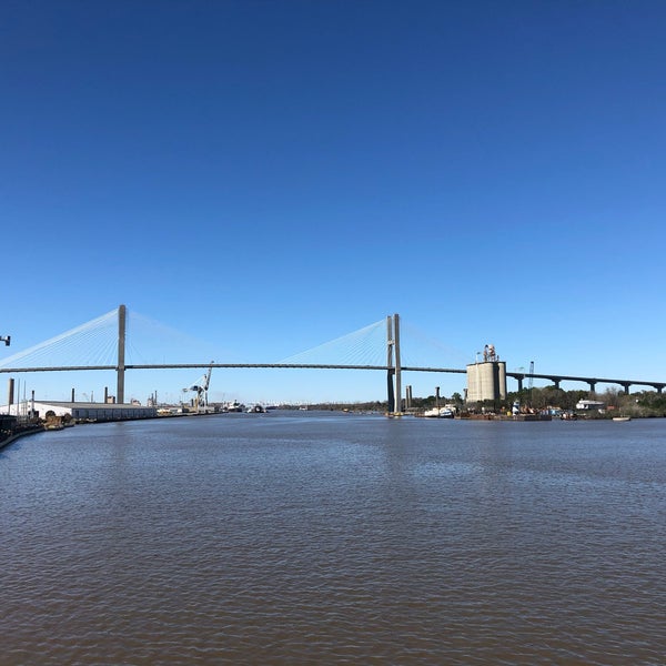 John P. Rousakis Riverfront Plaza - Plaza in Savannah
