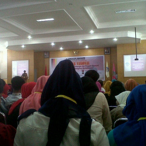 Auditorium Prof. Kamaluddin FE UNP - College Auditorium