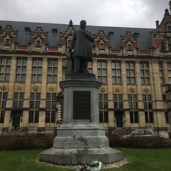 Statue de Pierre-Théodore Verhaegen - Monument in Ixelles / Elsene