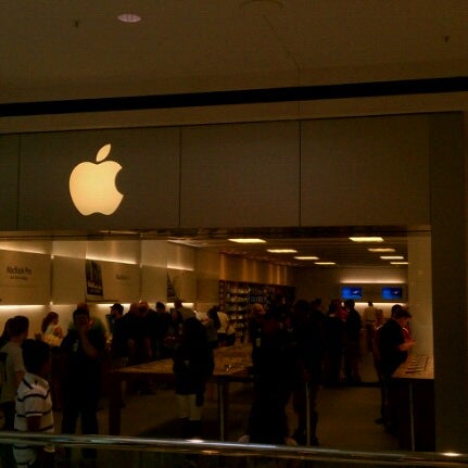 Photos at Apple MacArthur Center - Downtown Norfolk - 23 tips