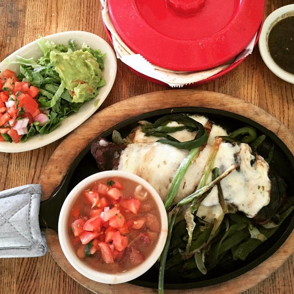 El Chile Cafe y Cantina - Mexican Restaurant in Austin