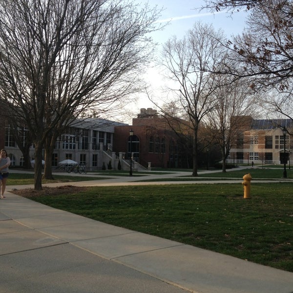 Illinois Wesleyan University - 4 tips
