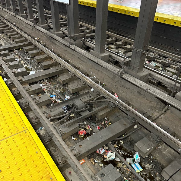 Photos at SEPTA MFL/TRL 15th Street Station - Avenue of the Arts South ...
