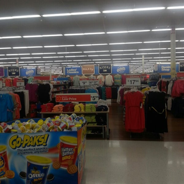 Photos at Walmart Supercenter - Big Box Store in Gurnee