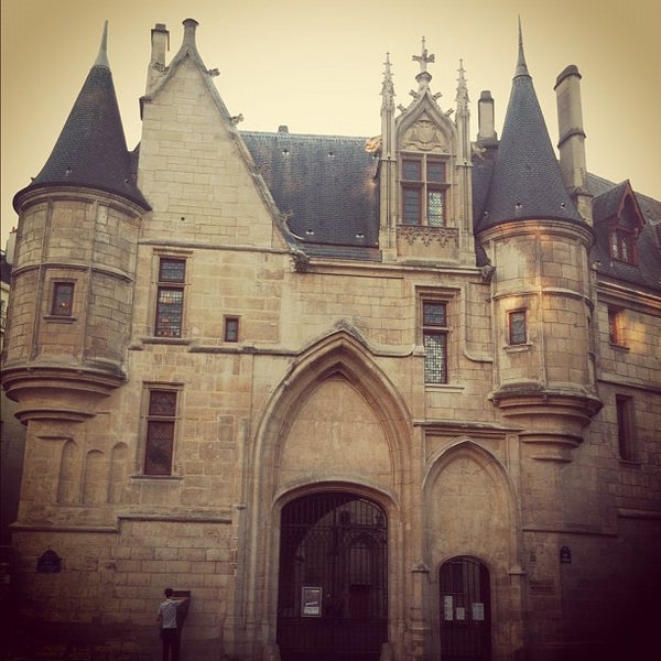 Bibliothèque Forney - College Library in Hôtel-de-Ville
