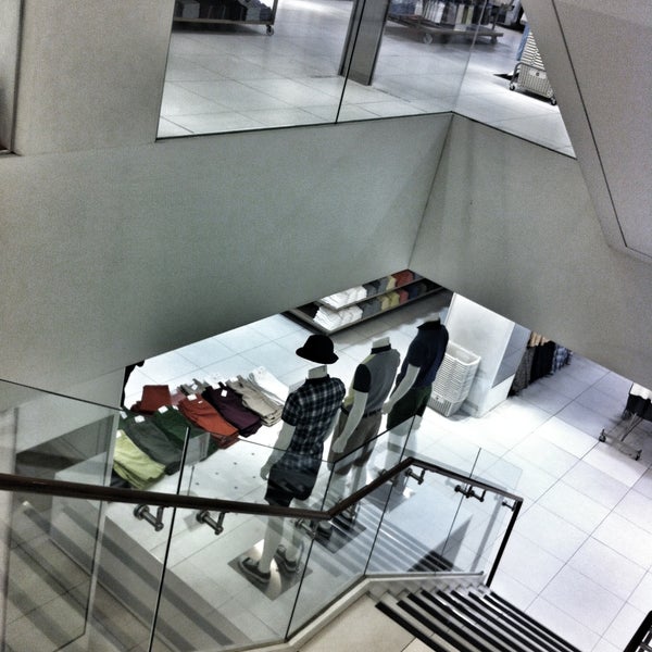 UNIQLO (Now Closed) - Clothing Store in 명동