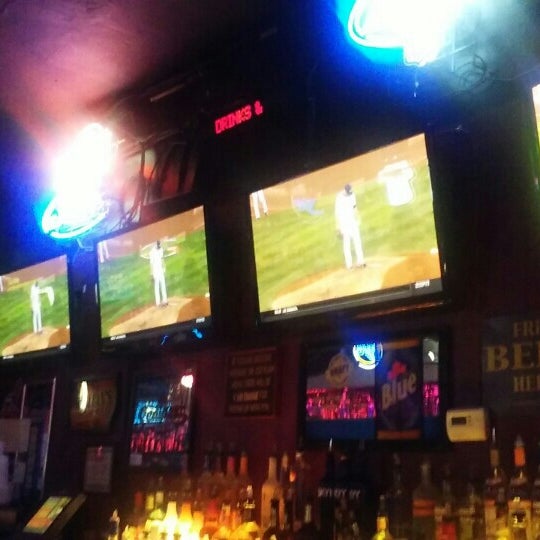 Scalpers Bar & Grille - Dive Bar in Lyndhurst