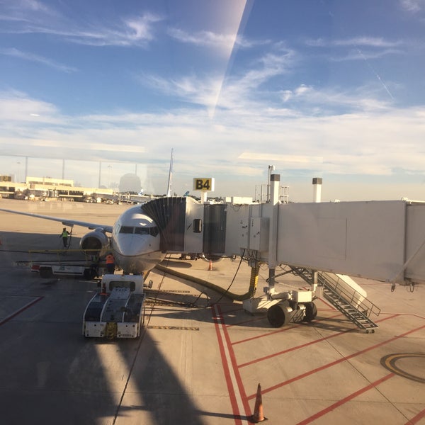 Gate B4 - Airport Gate