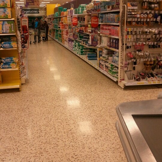 Tesco Extra - Supermarket in Luton