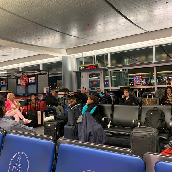 Gate D37 - 7 tips from 1232 visitors