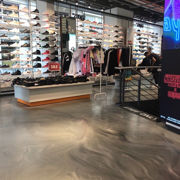 Snipes - Shoe Store in Kreis 1