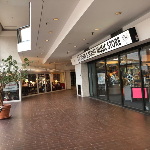 Photos at Cumberland Terrace - Yorkville - 4 tips
