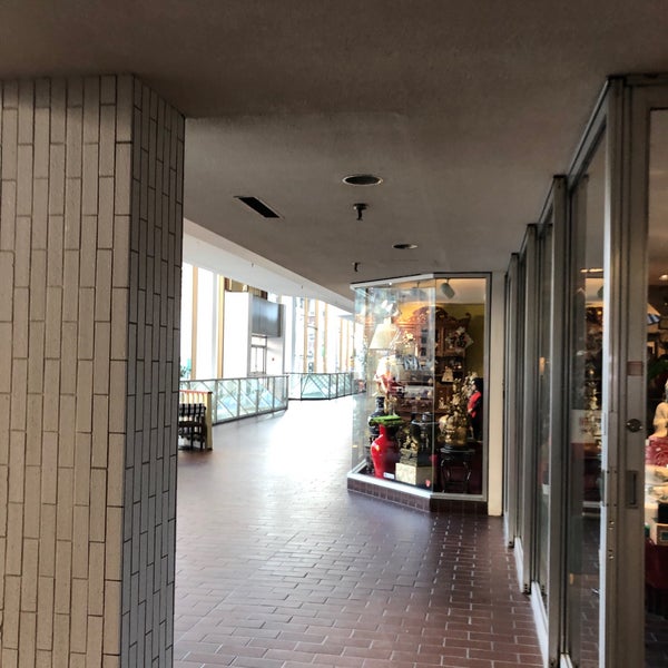 Photos at Cumberland Terrace - Yorkville - 4 tips
