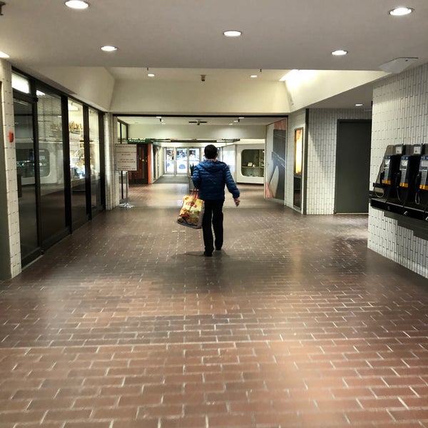 Photos at Cumberland Terrace - Yorkville - 4 tips