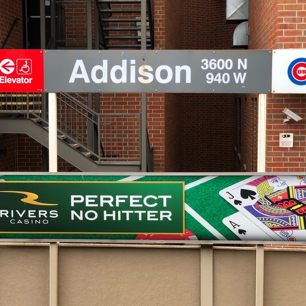 CTA - Addison - Wrigleyville - 940 W Addison St