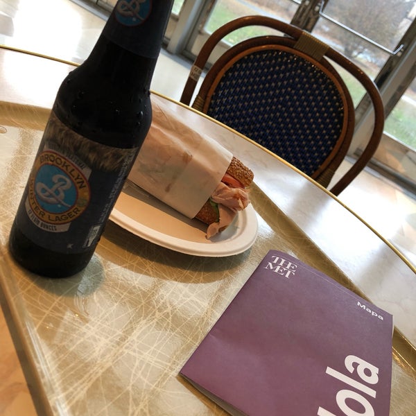 The Petrie Court Cafe & Wine Bar - Café in New York