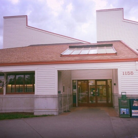 US Post Office - Post Office in Oak Harbor