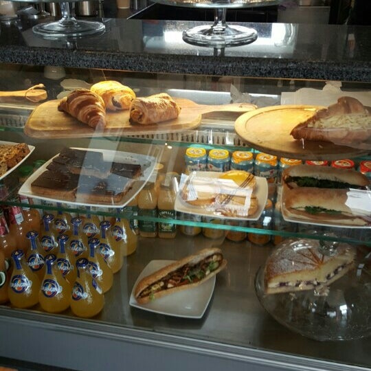 Cafe Louche - Coffee Shop in Askew