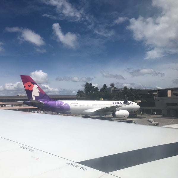 Gate D1 - Airport Gate in Honolulu