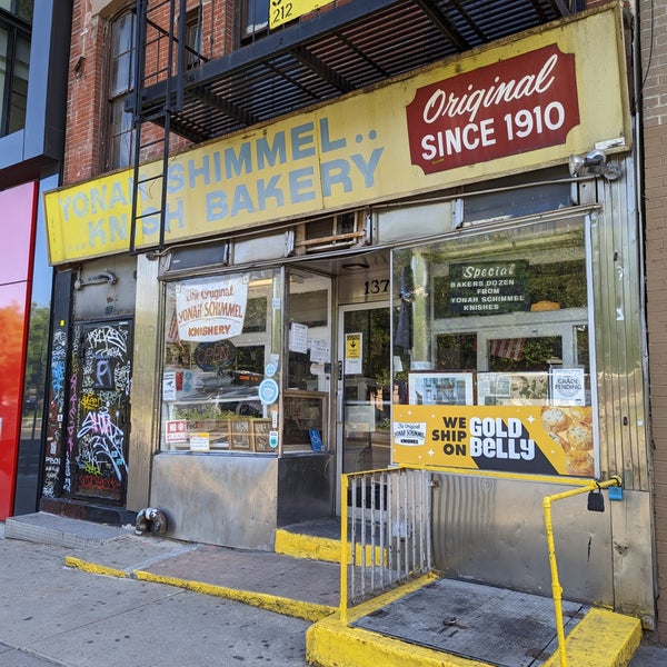 Yonah Schimmel Knish Bakery - Bakery in Lower East Side