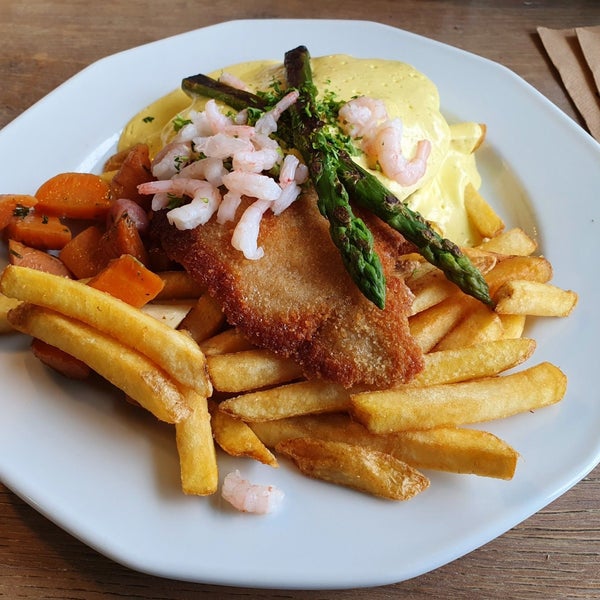 Tesses Cafe - Restaurant in Kuni