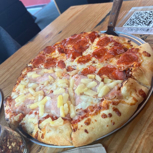 Zeeks Pizza - Pizzeria in West Seattle