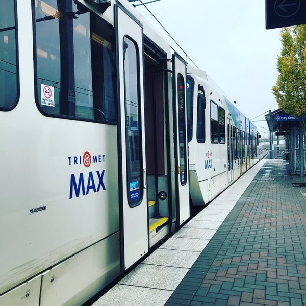 TriMet Clackamas Town Center Transit Center - Tram Station in Clackamas