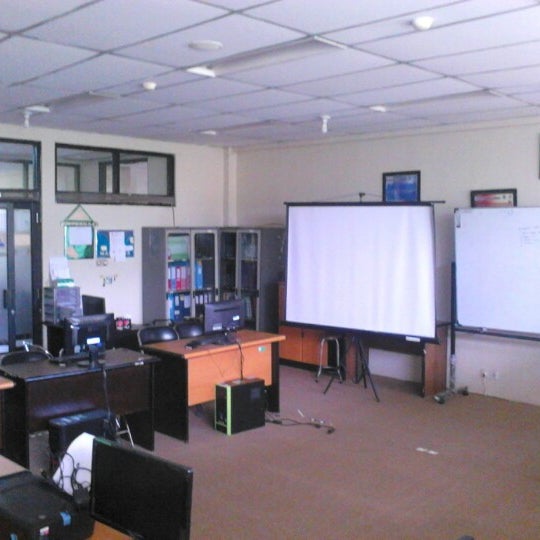 Lab. Sispromasi Gedung C Lantai 3 IT Telkom - Bandung, Jawa Barat