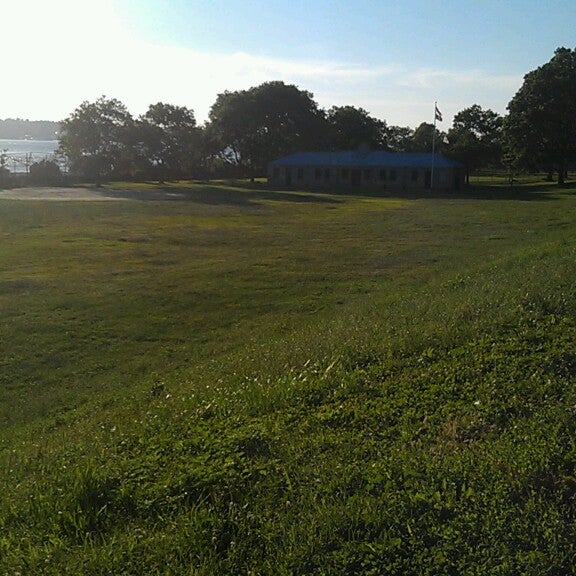Shore Road Park - Park in Brooklyn
