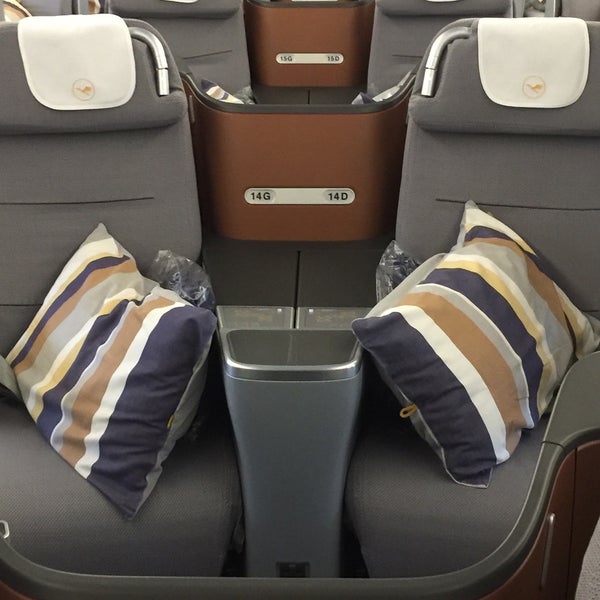 Photos at Lufthansa Flight LH 462 - Plane in Flughafen