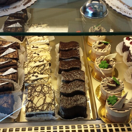 Servatti Pastry Shop & Deli - Deli / Bodega in Crestview Hills