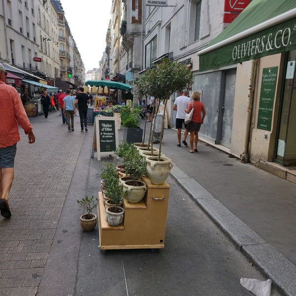 Marché de Levis - Farmers Market in Batignolles