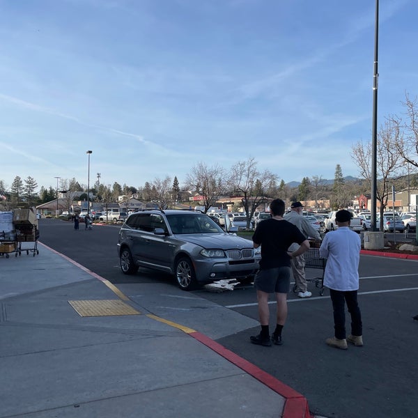 VONS - Grocery Store in Oakhurst