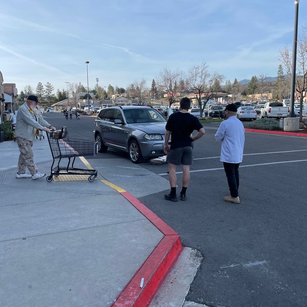 VONS - Grocery Store in Oakhurst