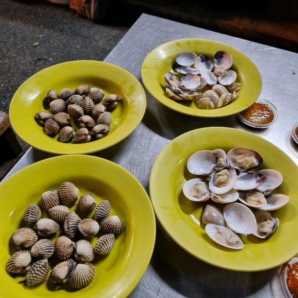 Longkang (Famous La La & Si Ham) - Seafood Restaurant in Malacca Town