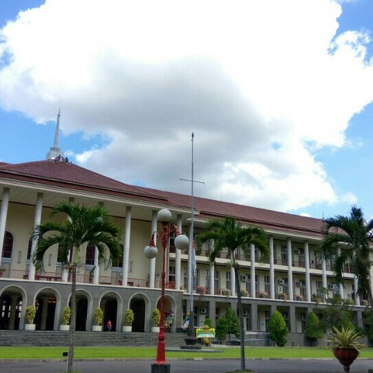 Fotos en Gedung Pusat UGM - Bulaksumur