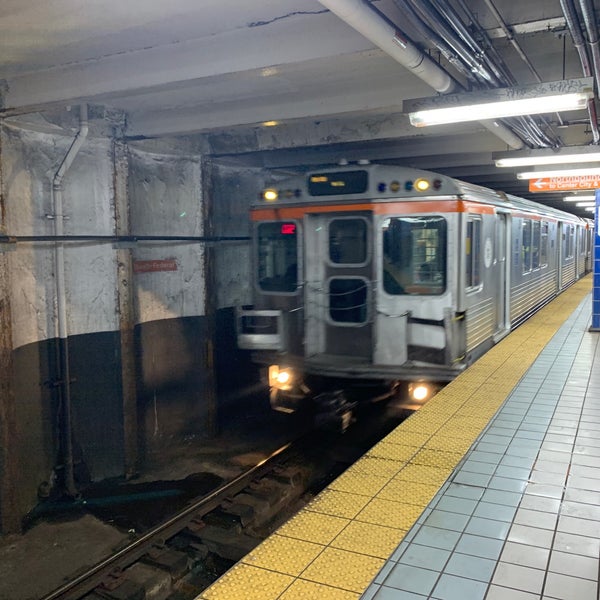 SEPTA BSL Ellsworth-Federal Station - Metro Station in Point Breeze