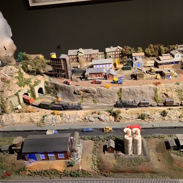 Model Railroad Experience - Broadway St