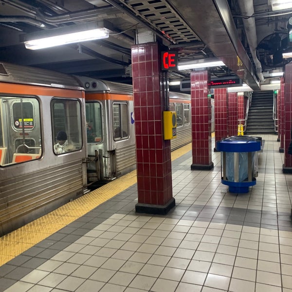 SEPTA: Lombard–South Station (BSL) - Metro Station in Philadelphia