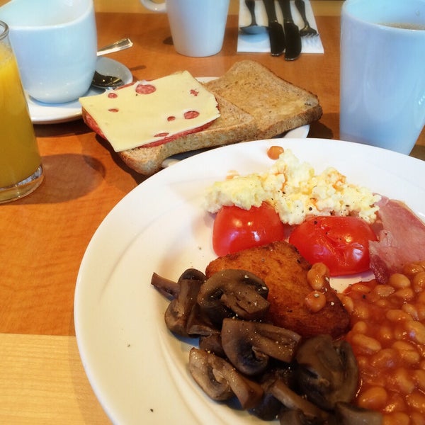 Junction restaurant in Holiday Inn - Sutton - 8 visitors