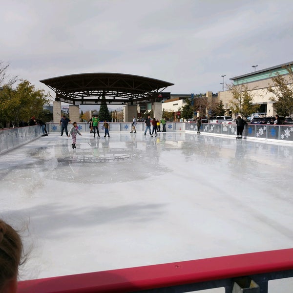 Fountains At Farrah Ice Pond - Skating Rink in El Paso