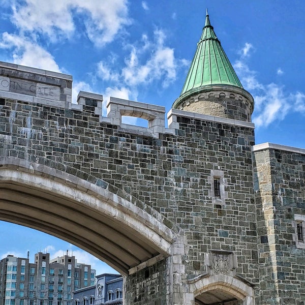 Porte St-Jean - Monument in Quebec