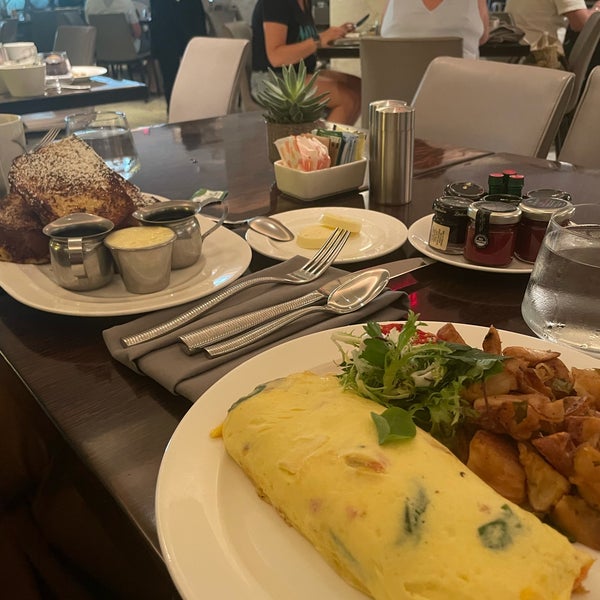 Vida Lounge - American Restaurant in Ocean Front