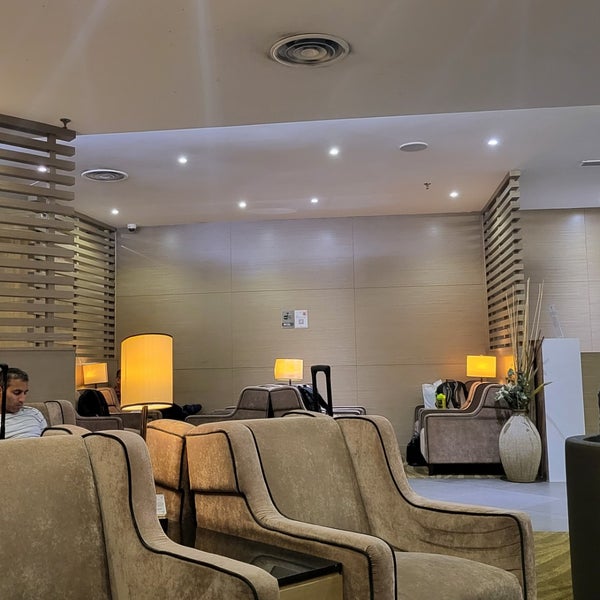 MAS Golden Lounge - 12 tips from 796 visitors