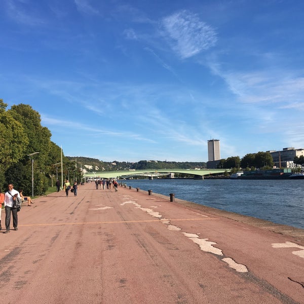 Quais De Seine - Pedestrian Plaza in Rouen