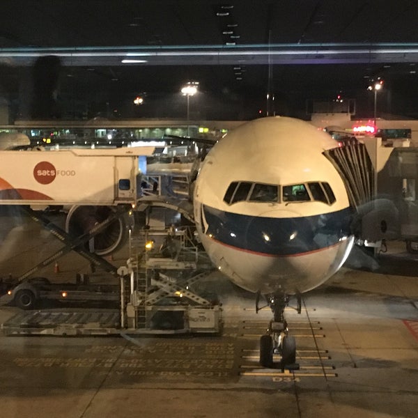 CX714 SIN-HKG / Cathay Pacific - Changi - 0 tips