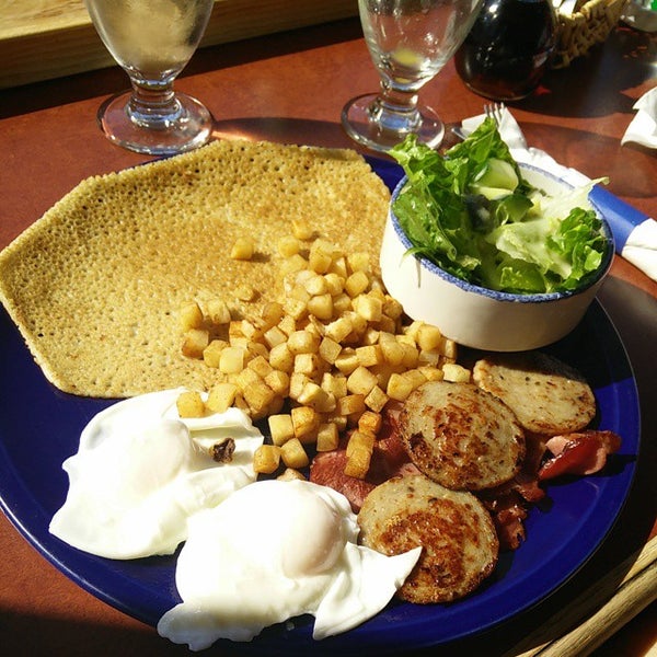 De Dutch Pannekoek House - 657 West 3rd St